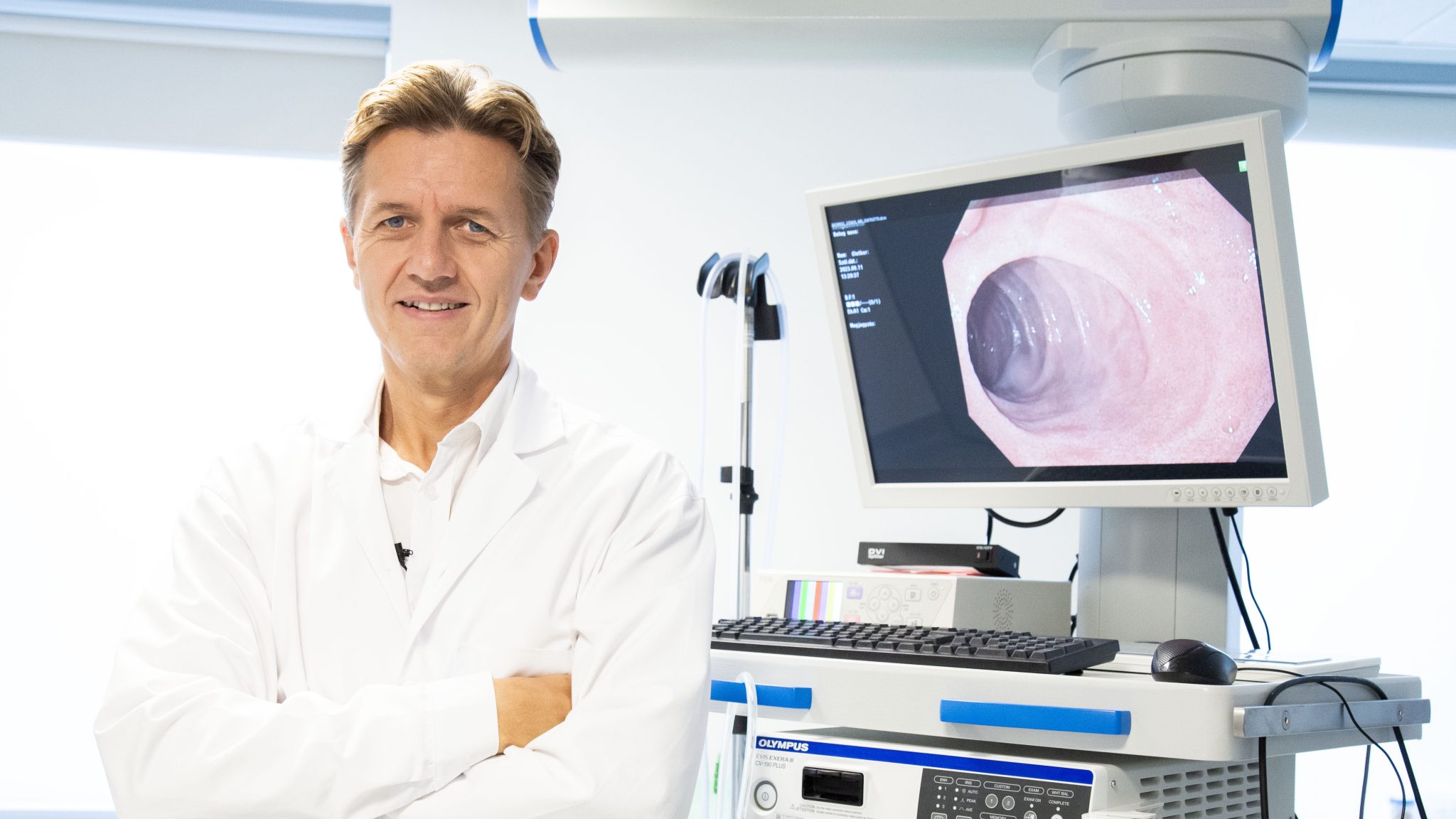 Hamisított videó terjed Dr. Schwab Richárd gasztroenterológusról | 24.hu