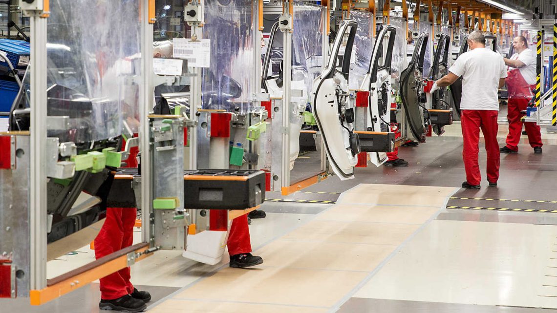 Layoffs expected at multinational automotive factories | 24.hu