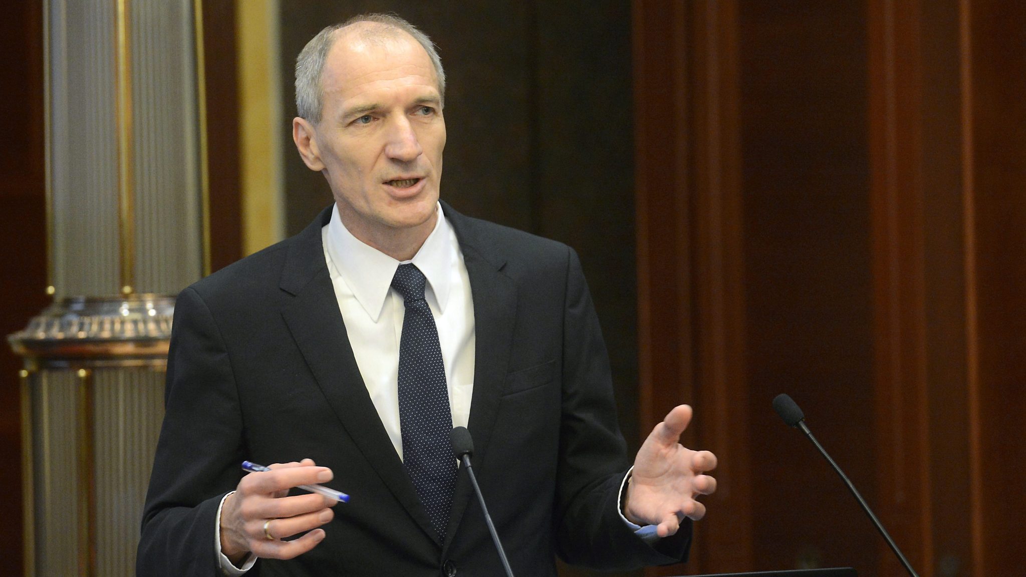 Feketeöves jogászt igazol jegyzőnek Kovács Gergely a tizenkettedik ...