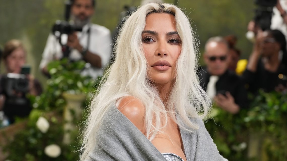 Kim Kardashian művészi videóklipet forgatott Macaulay Culkinnal egy ...