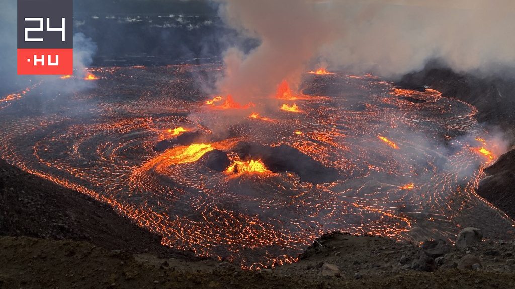 A világ egyik legaktívabb vulkánján csodálták a lávát, közben egy ...