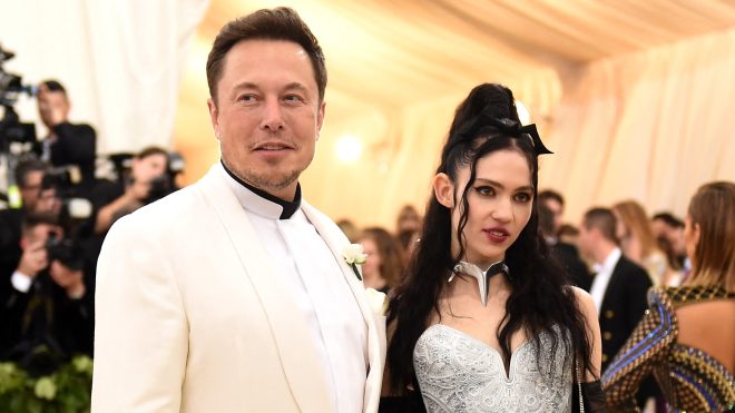 Grimes reagált exe, Elon Musk kérdéses karlendítésére: "Én nem ő vagyok ...