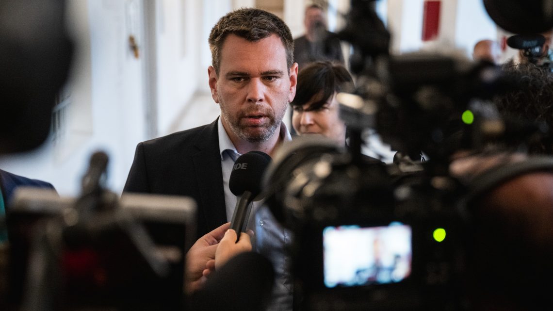 Lázár János letiltotta Vitézy Dávidot a Facebookon | 24.hu