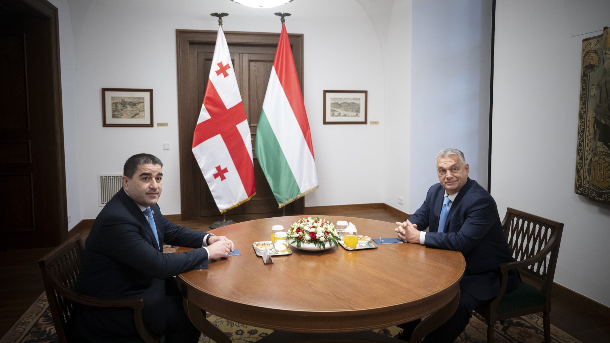 Orbán aznap fogadta a georgiai házelnököt, amikor az EU felfüggesztette ...
