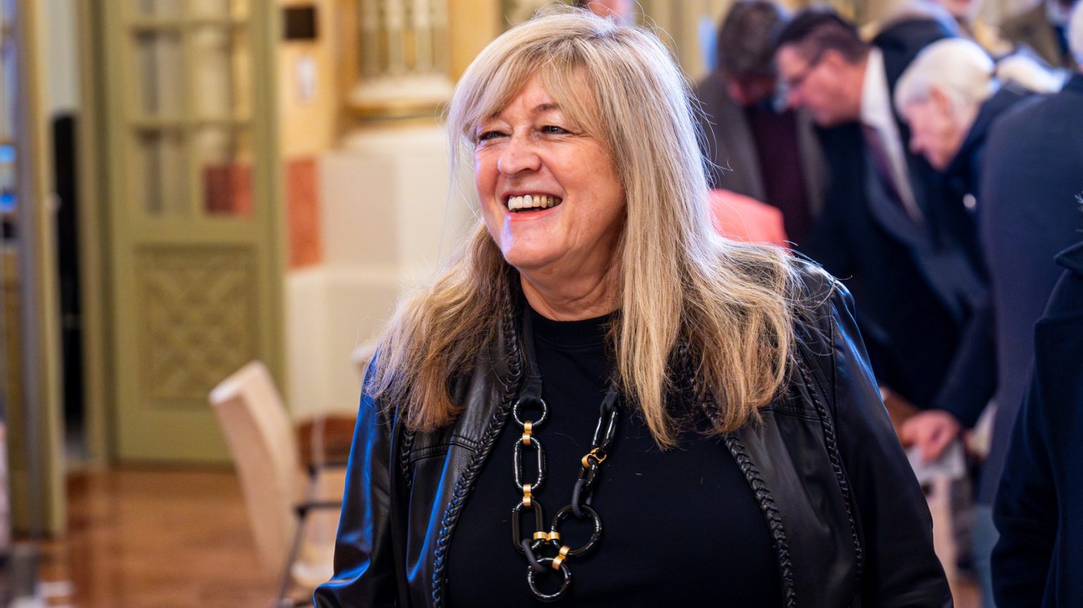 Schmidt Mária Angela Merkelről: Hataloméhes, gyáva, gerinctelen ...