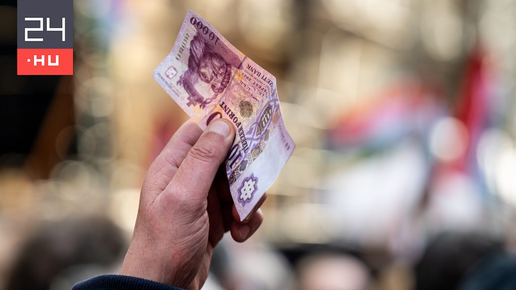 Nettó félmillió forint felett az átlagkereset a KSH szerint | 24.hu