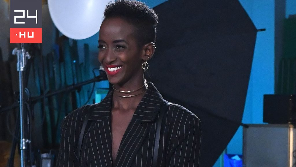 Kafi Rea Milla megmutatta a terheshasát | 24.hu