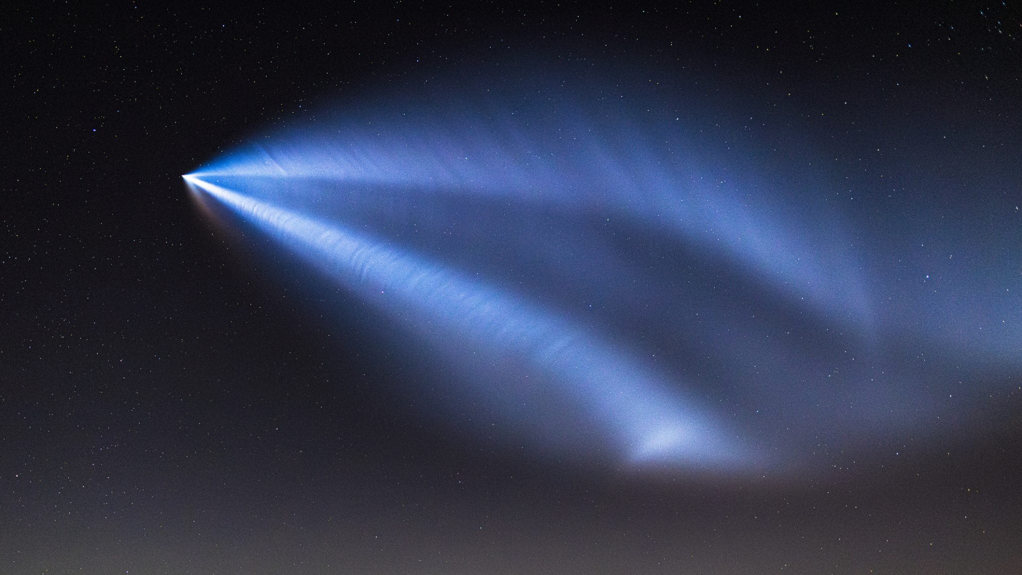 Videón, amint űrrakéta szeli keresztül az eget | 24.hu