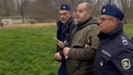 Elvitték a rendőrök Bede Zsoltot Magyar Péterék etyeki rendezvényéről ...