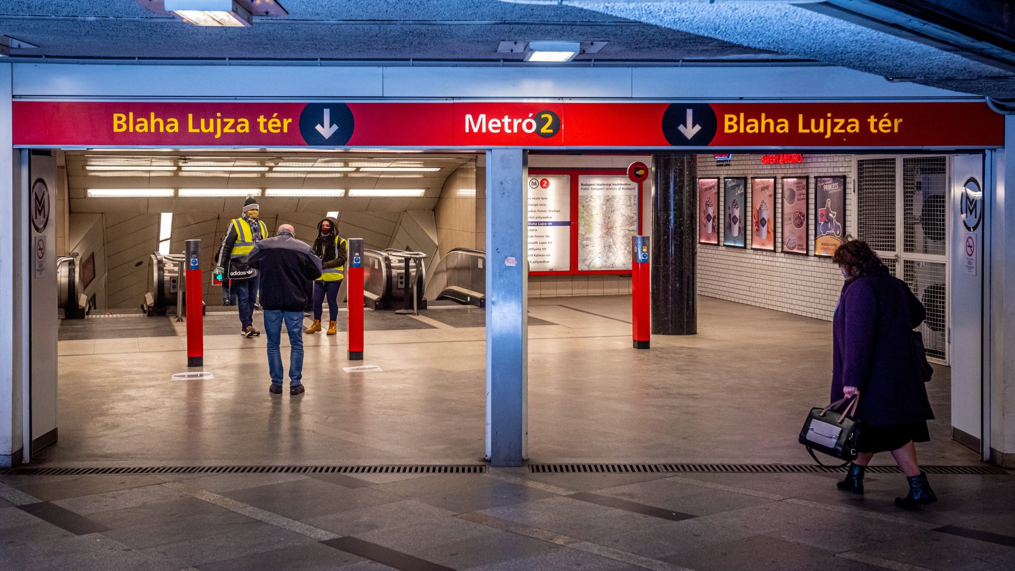 Újra jár a 2-es metró | 24.hu