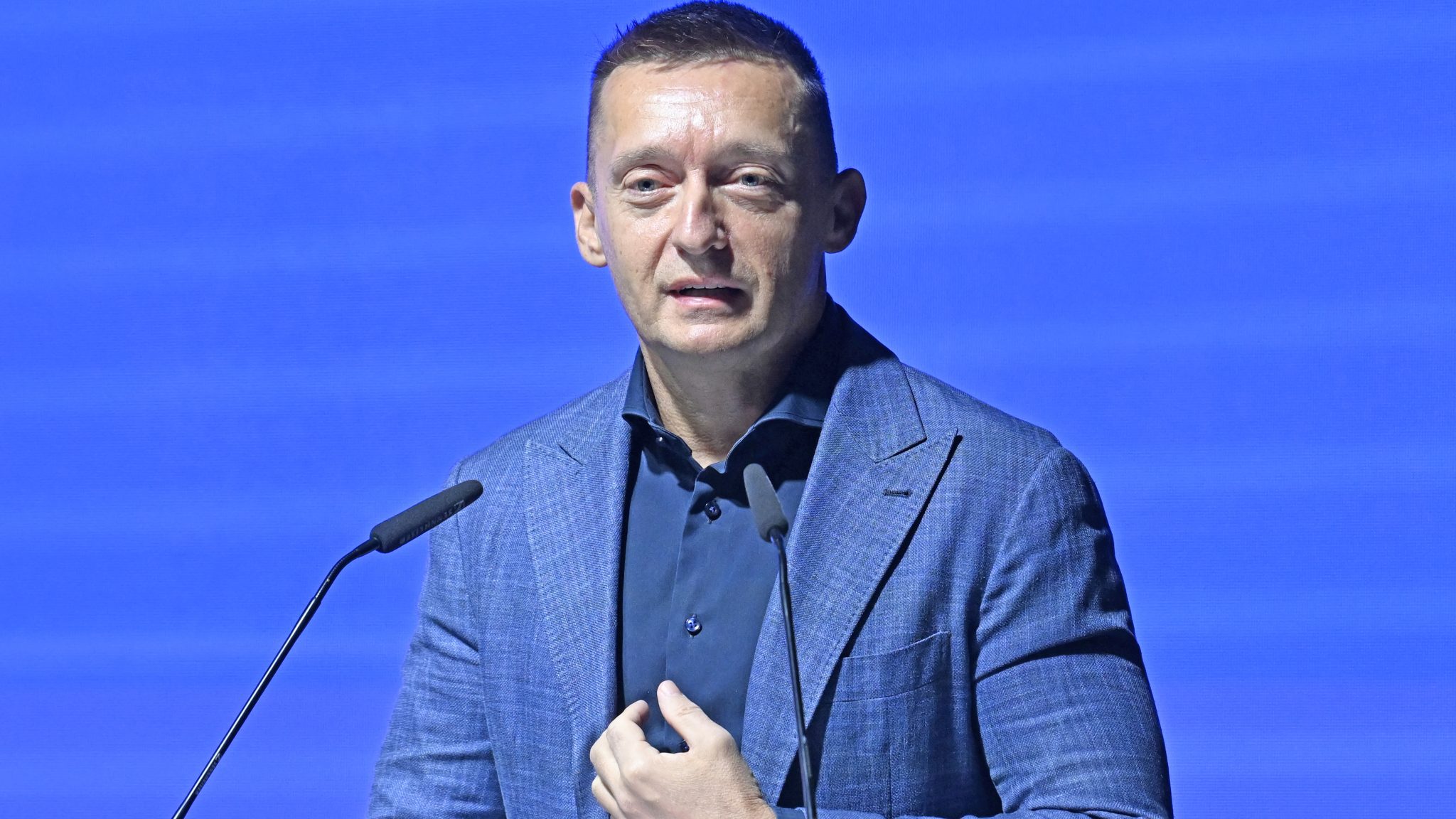 Megszólalt Rogán Antal, miután felesége luxuscikkeiről osztott meg ...