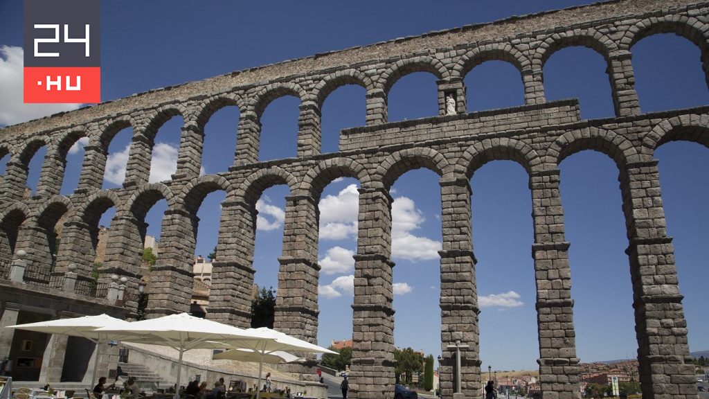 Meghalt a turista, aki lezuhant egy római kori akvadukt kilátópontjáról ...
