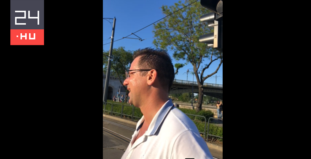 Az éppen loholó Gulyás Gergely után eredt a videózó Szabó Bálint, akit ...