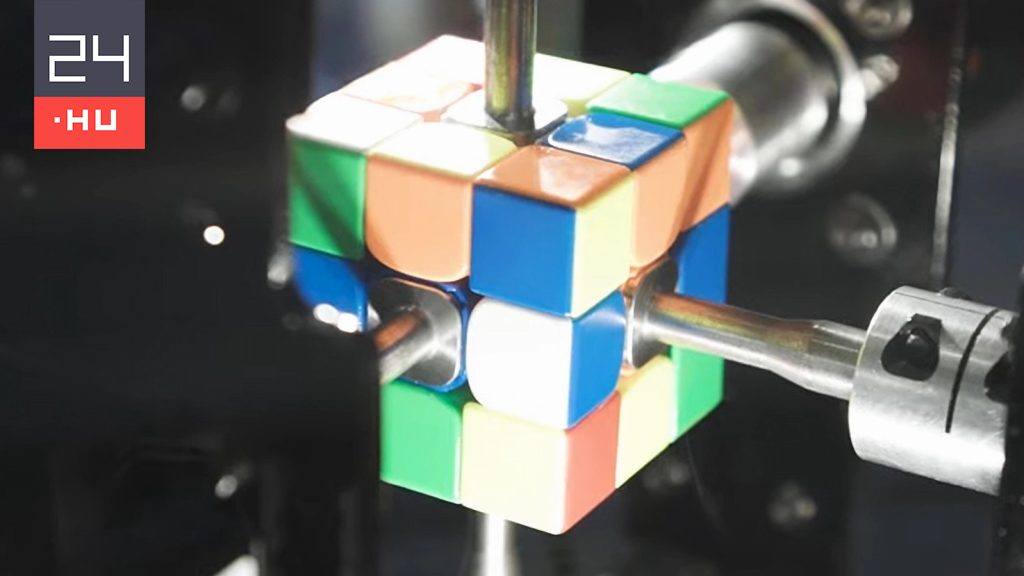 Új világrekord: 0,103 másodperc alatt rakták ki a Rubik-kockát | 24.hu