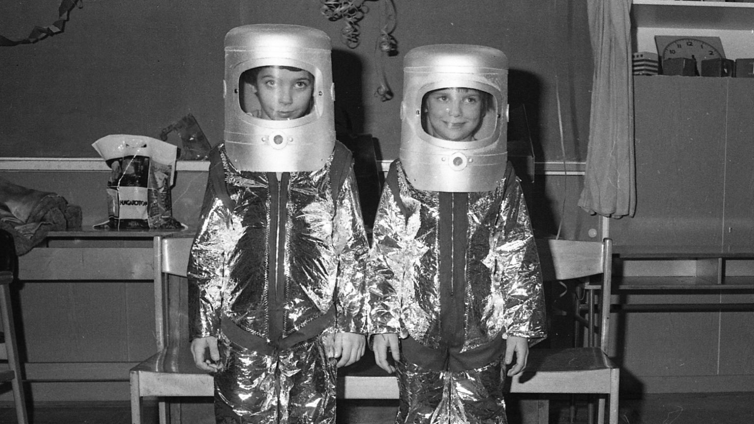 Farkas Bertalan esti mesét olvasott az űrben | 24.hu