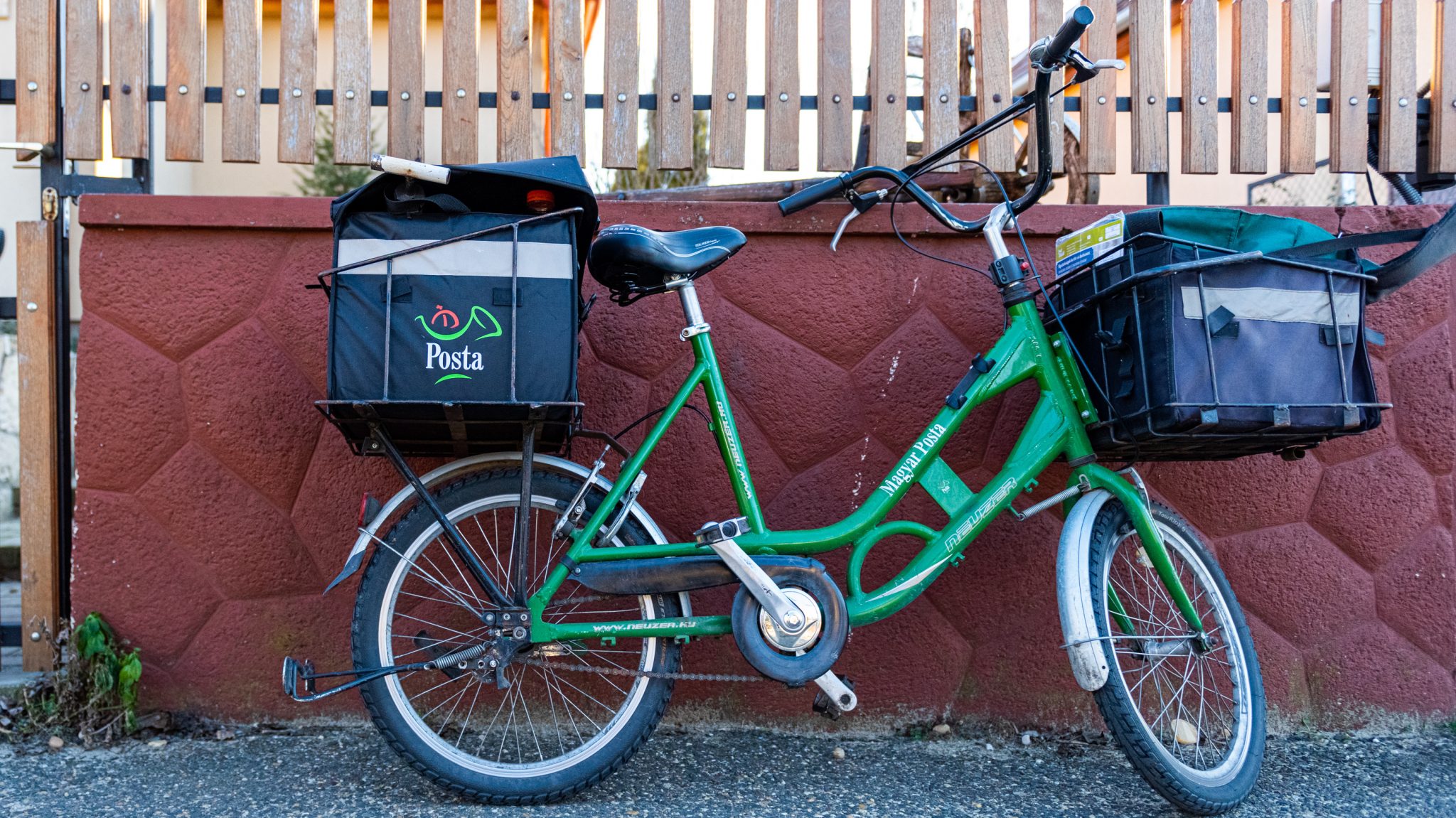 Nyugdíjas élelmiszer-utalvány: csak egyszer vinné ki a postás | 24.hu