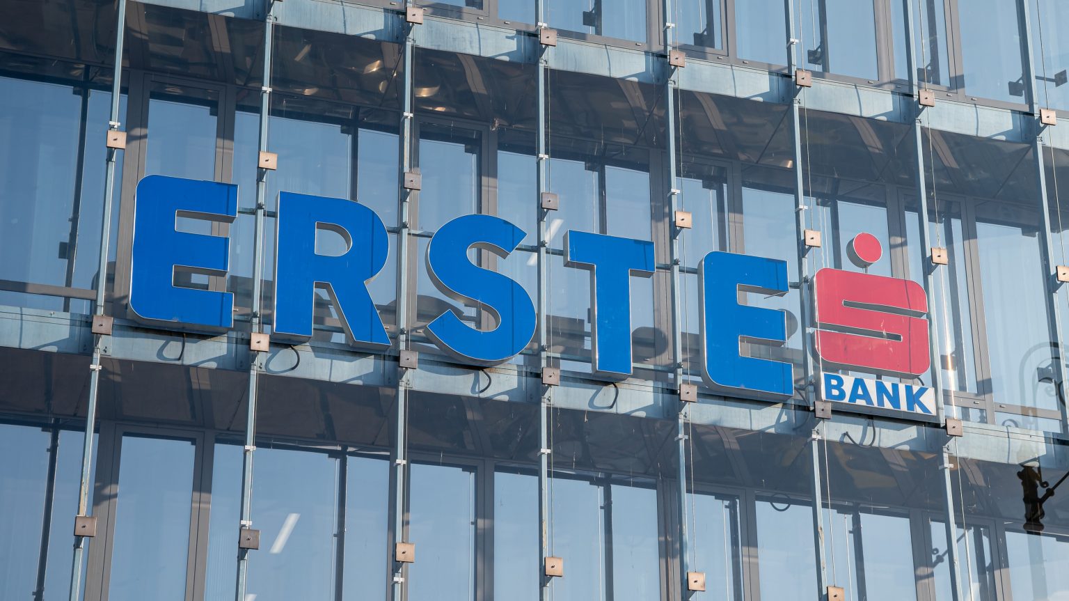 Leállás jön az Erste Banknál, a legtöbb szolgáltatás elérhetetlen lesz ...