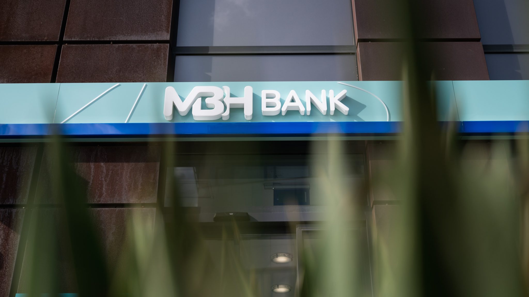 Forbes: Mészáros Lőrinc bankját vizsgálja az Európai Bizottság | 24.hu