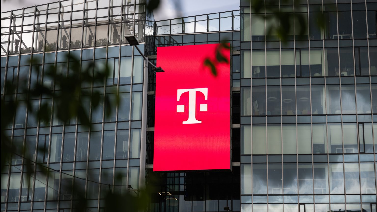 A hét elején leállnak a Telekom szolgáltatásai Budapesten és számos ...