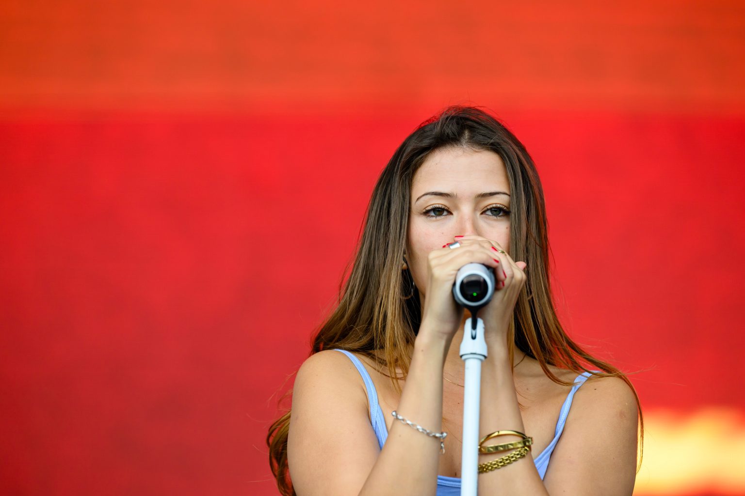 Balavány az Ajsa Luna-ügyről: Szabad-e Himnuszt énekelni ülve, hamisan, cigivel a kézben? | 24.hu