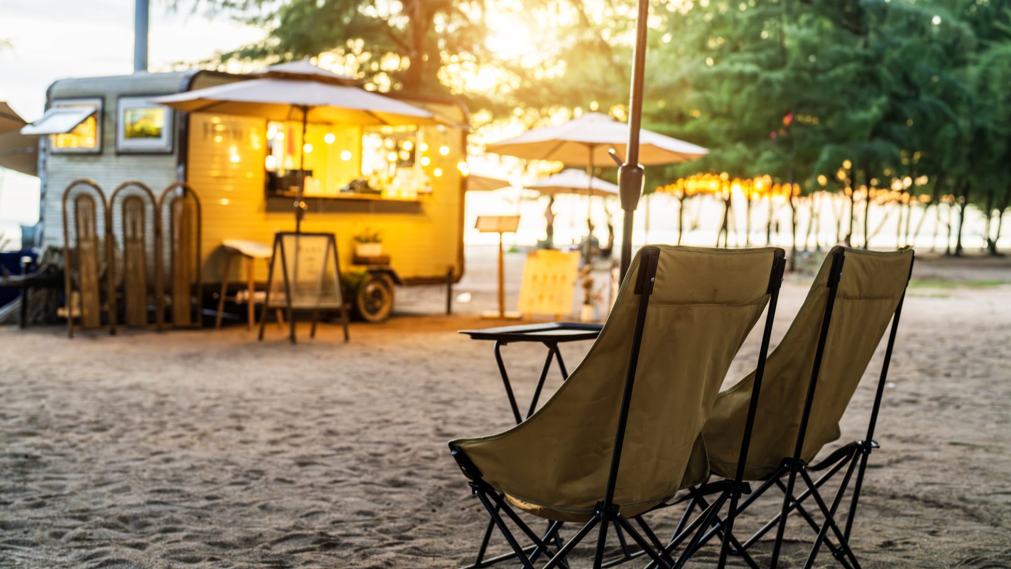 Két ember is meghalt a szendvicstől, amit egy foodtruckból vásároltak ...