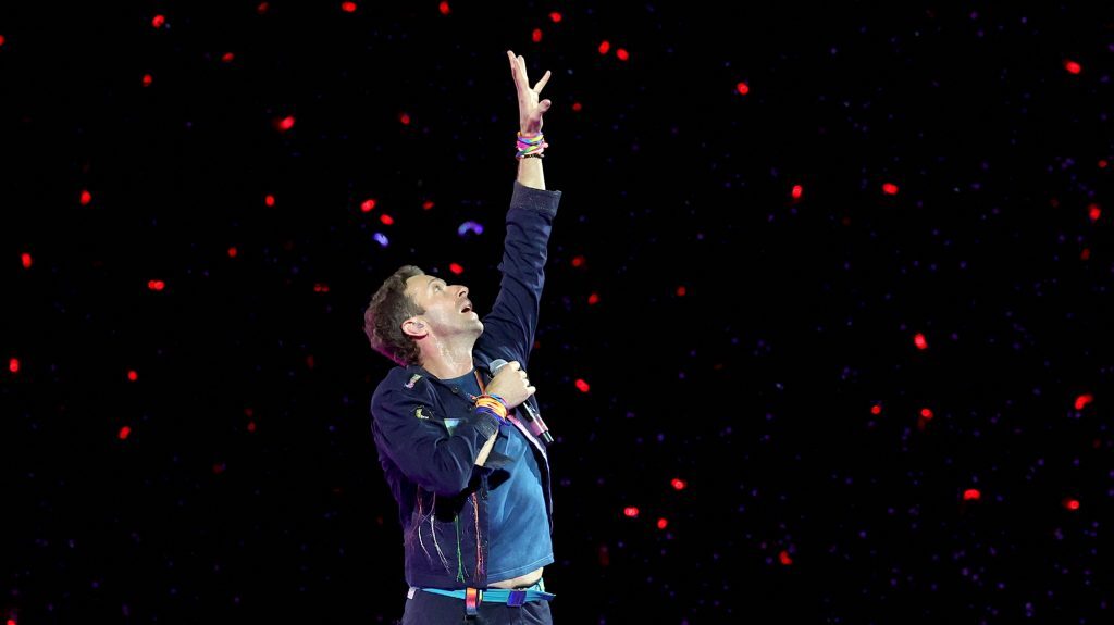 Chris Martin egyenrangú embernek nevezett két izraelit a koncertjén ...