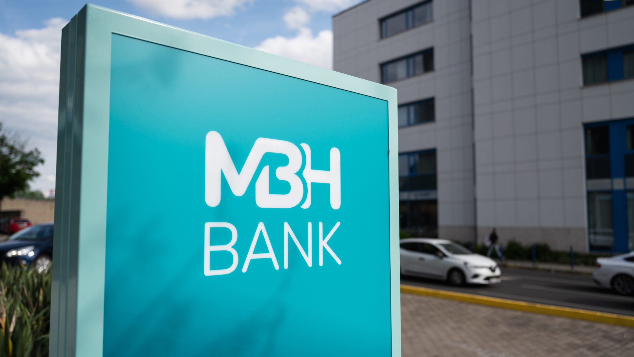 Leállt az MBH Bank mobilos applikációja | 24.hu