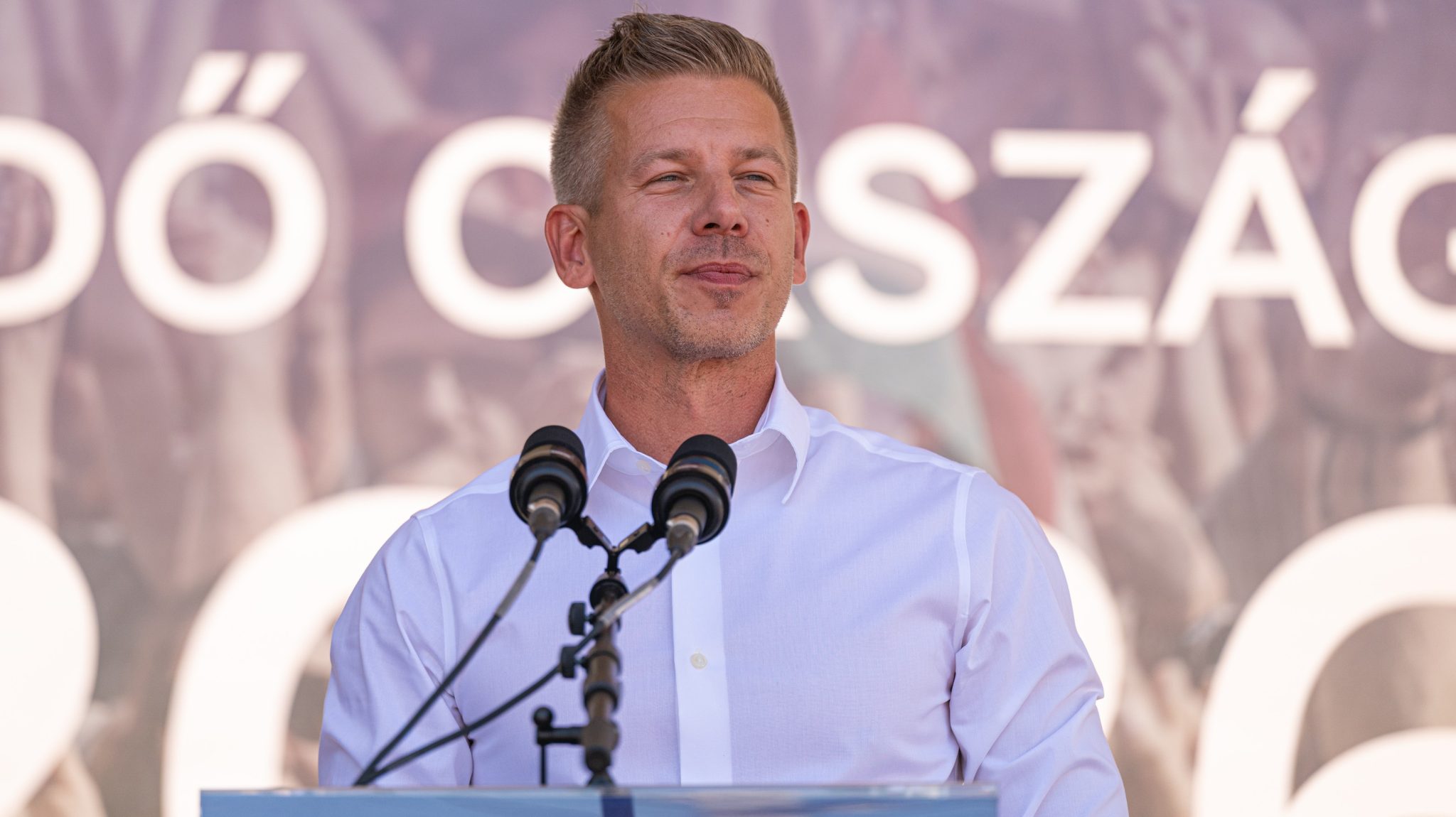Magyar Péter a Shell korábbi globális alelnökével, Kapitány Istvánnal ...