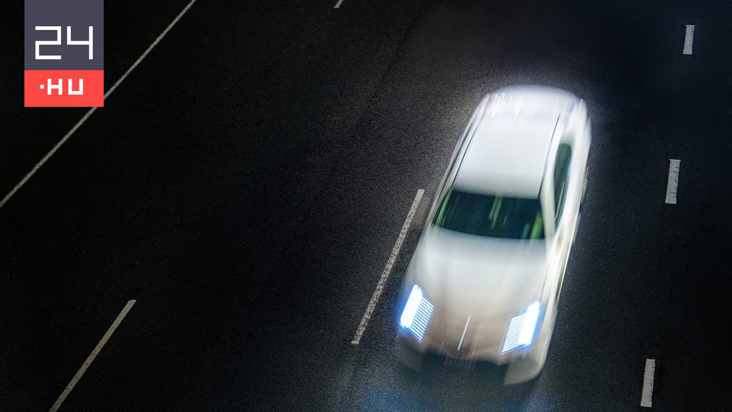 Vezeték nélkül lehet tölteni az elektromos autókat ezen az autópályán ...