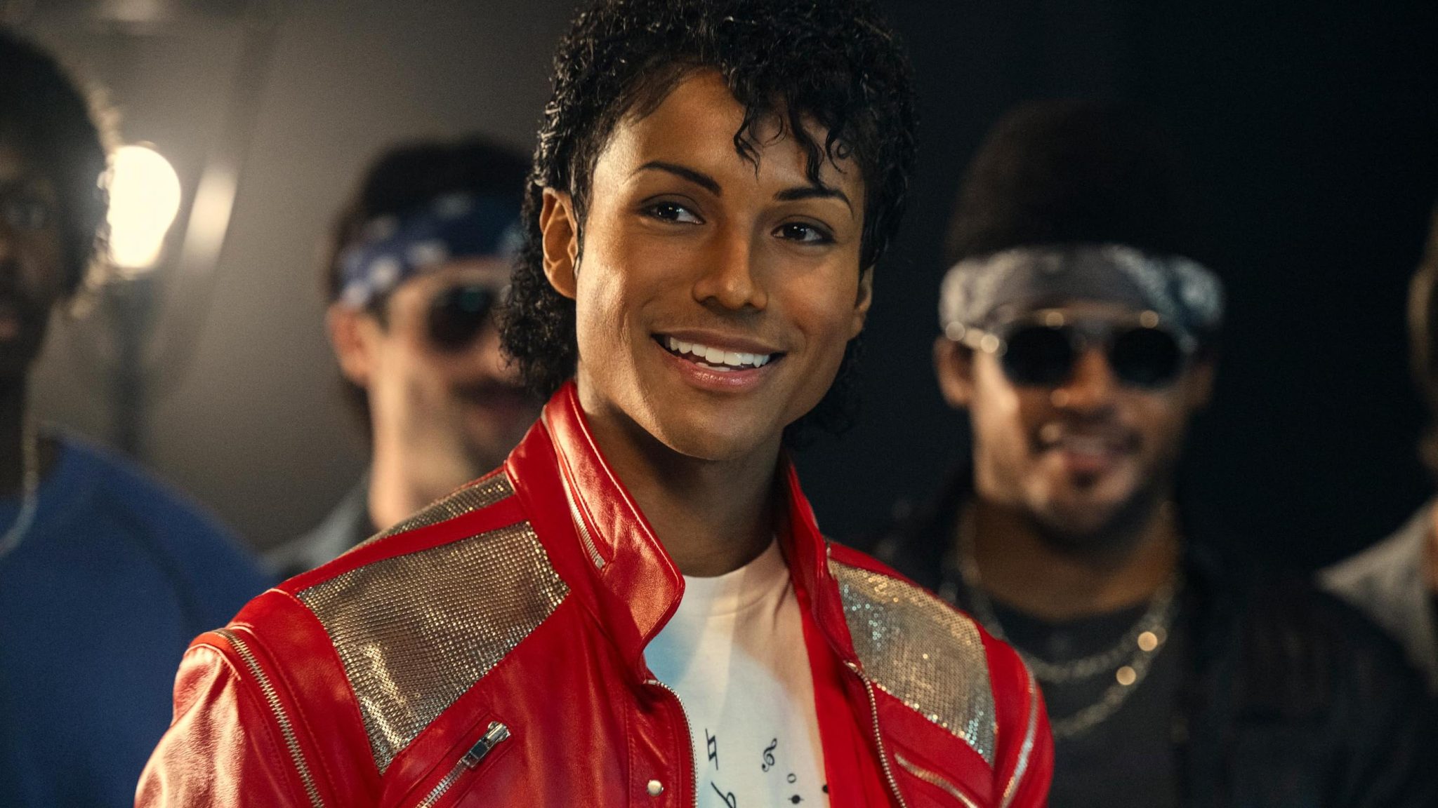 Itt a Michael Jackson-film előzetese, az énekes unokaöccse lesz a ...