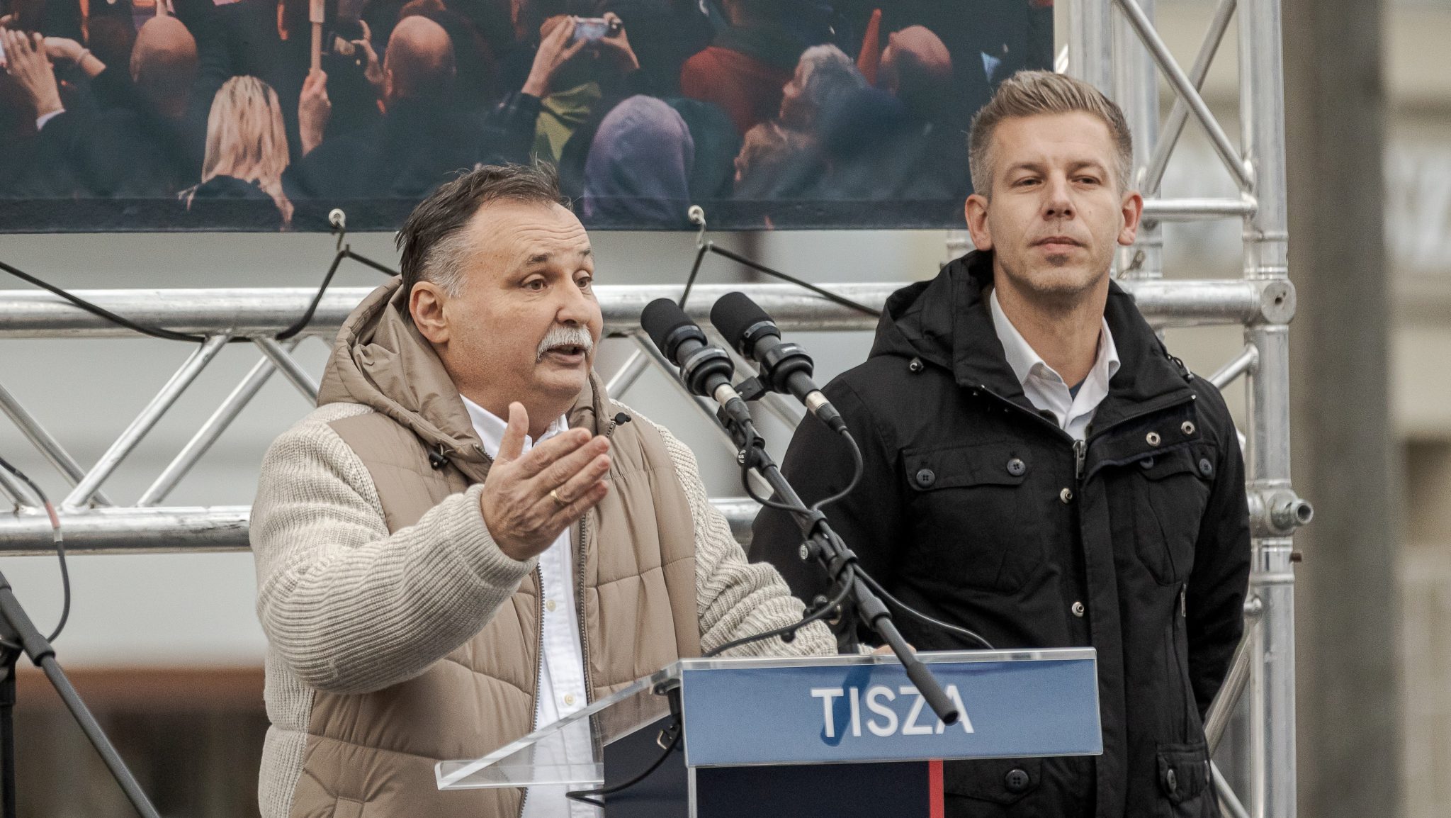 Magyar Péter: Háromszázezren írták alá a Gajdos Lászlót támogató ...