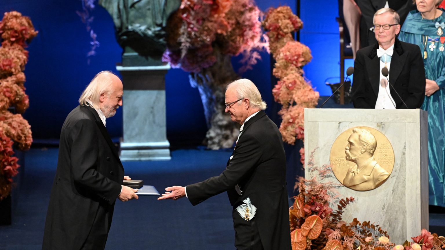 Krasznahorkai László átvette a Nobel-díjat | 24.hu