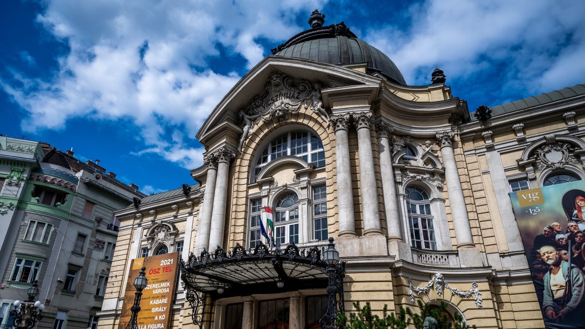 A Vígszínházból való nehéz és fájdalmas távozásáról beszélt Bach Kata ...