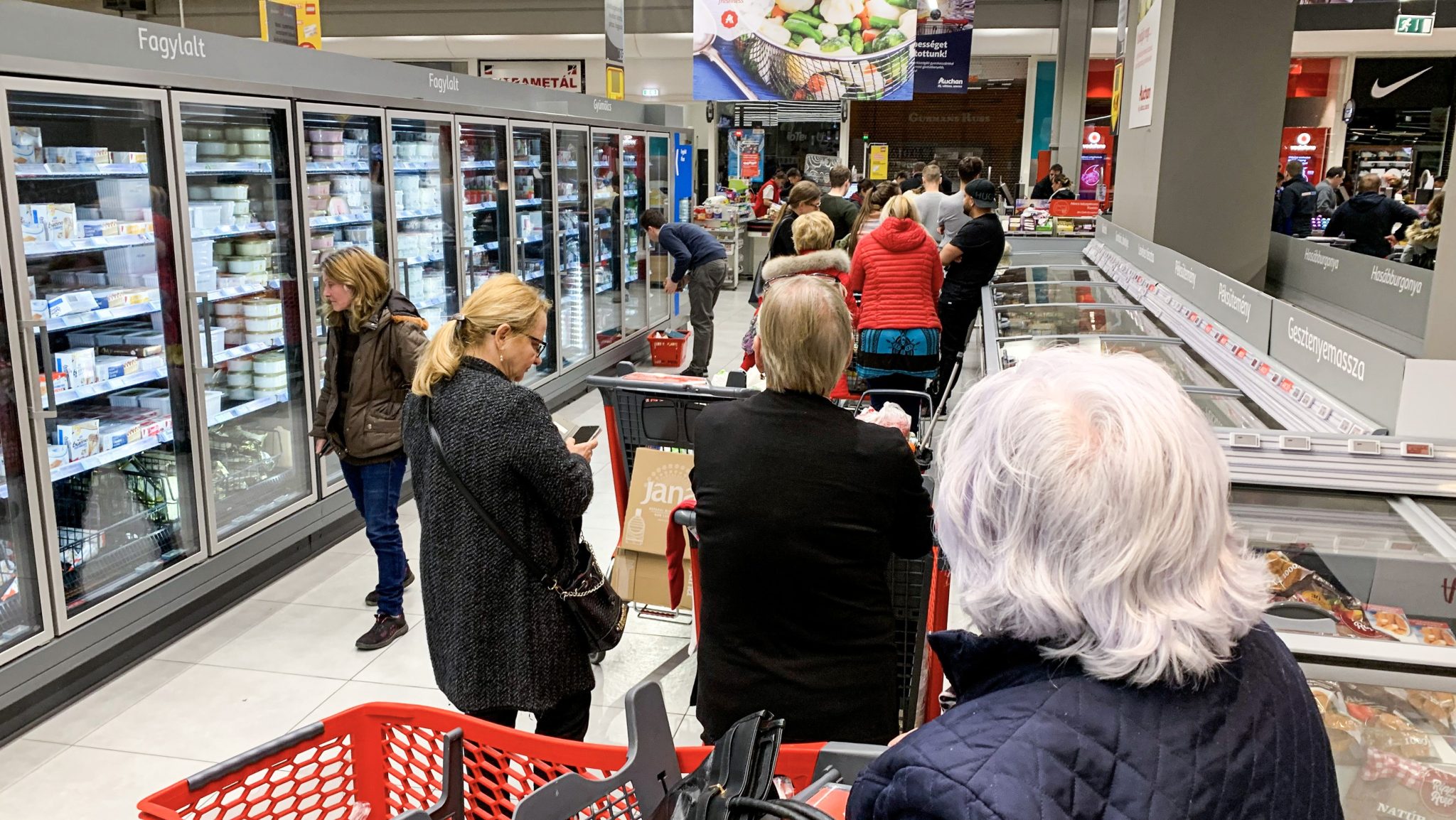 Rástartolt az Auchan a 13. és 14. havi nyugdíjjal gazdagodókra, mit ...