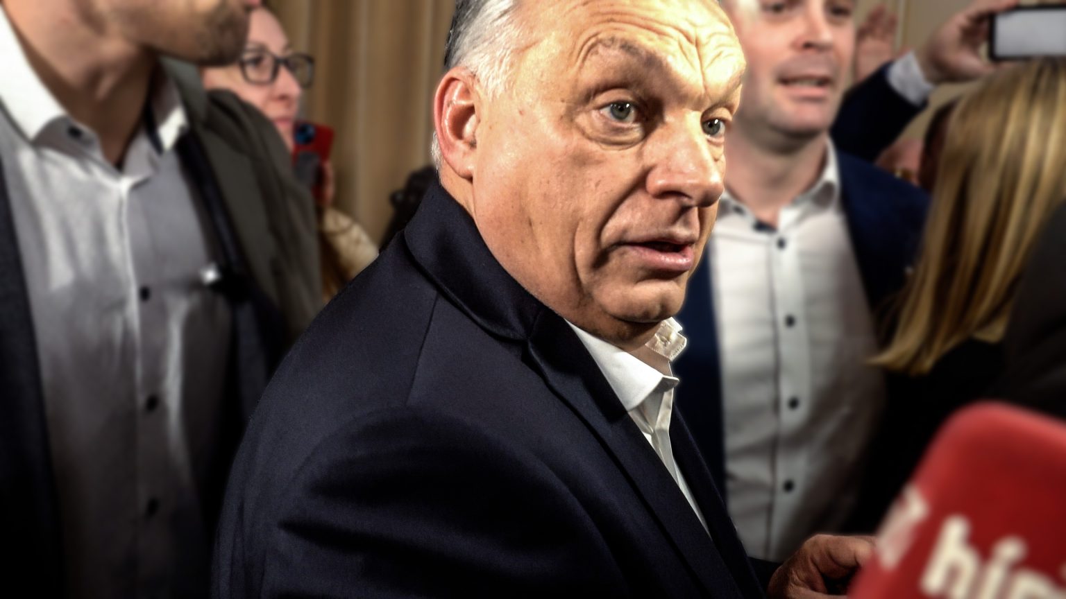 "Azért csak ő a felelős, hogy elbukta" – felcsútiak Orbán Viktor ...
