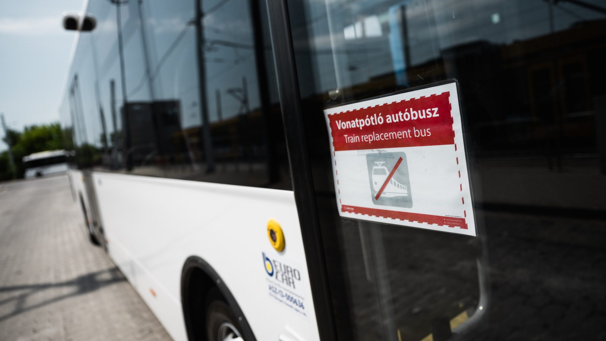 A hosszú hétvégét követően két fontos szakaszon is pályakarbantartásba ...