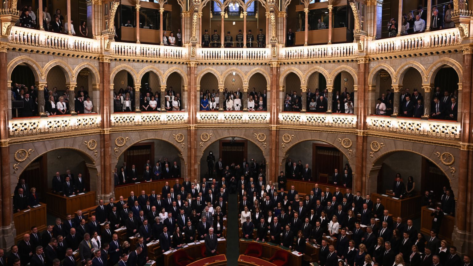 Orbán Viktor nincs ott a Parlamentben | 24.hu