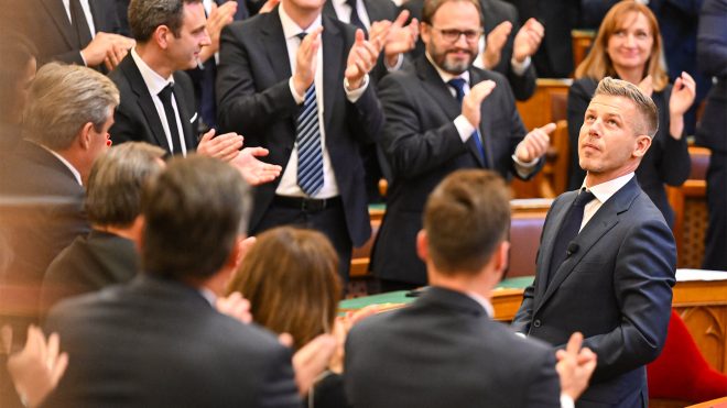 Magyar Péter lemondásra szólította fel az államfőt | 24.hu