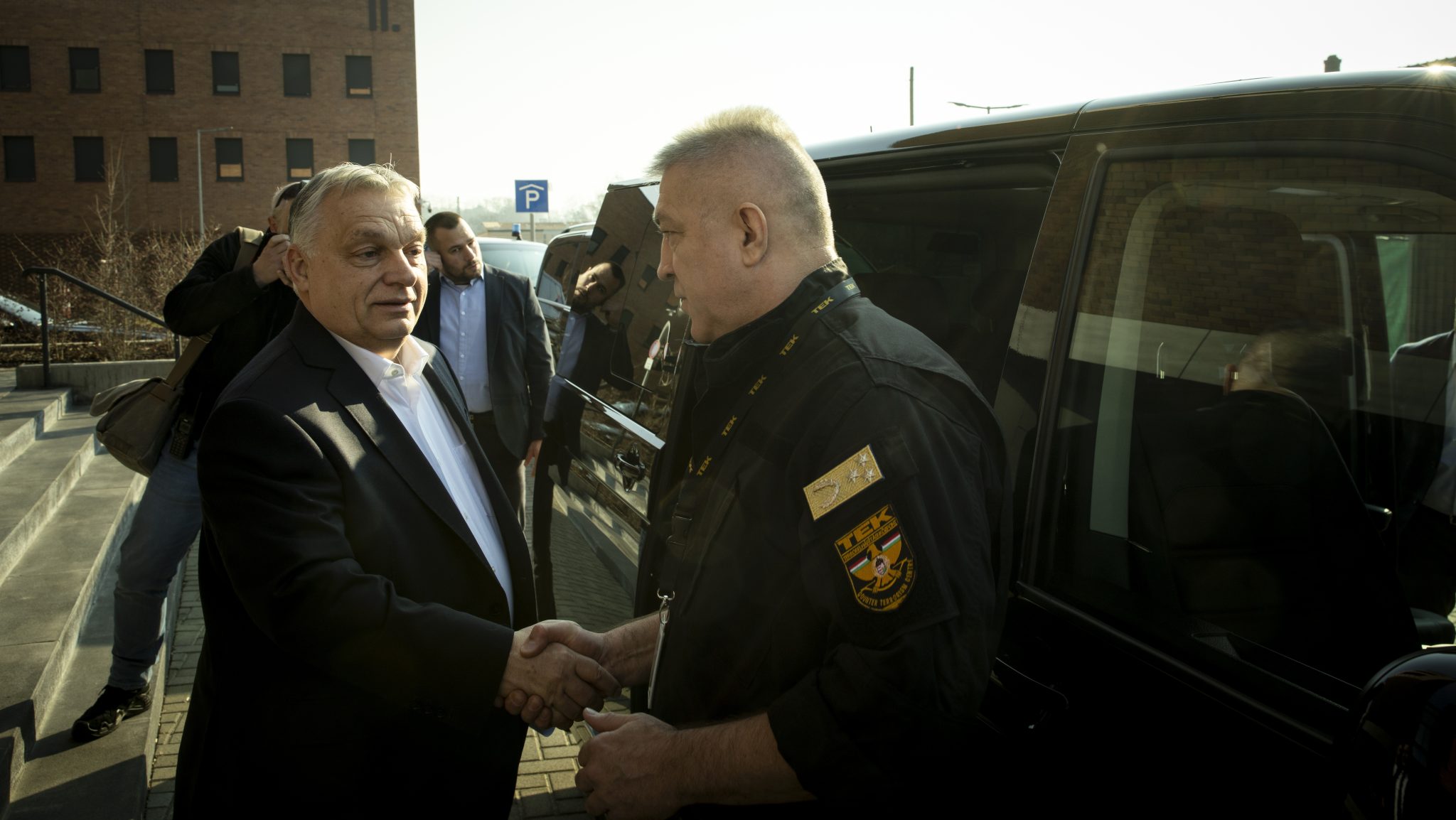 Azonnali hatállyal megszüntették Hajdu János volt TEK-vezér rendőr ...