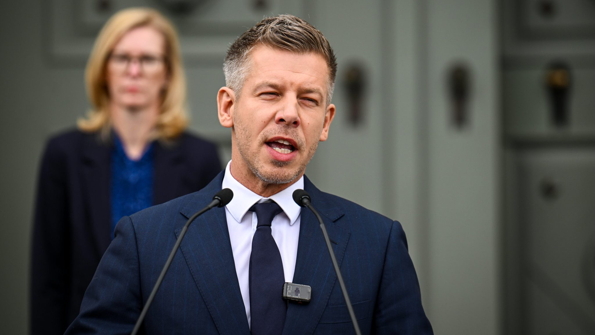 Magyar Péter a Sándor-palotánál | 24.hu