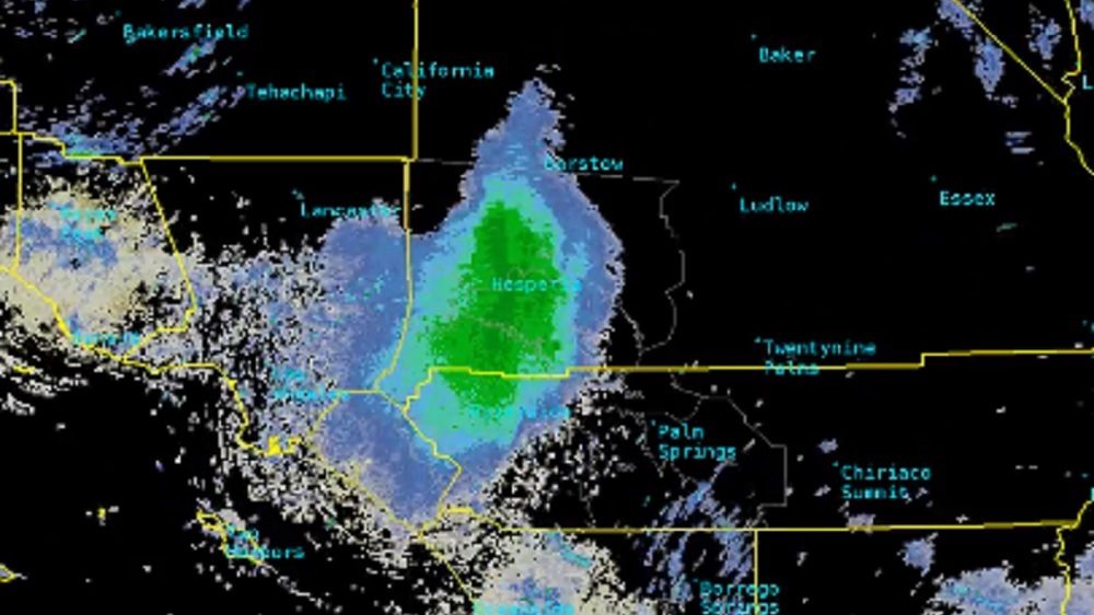 Azt hitték a meteorológusok, esik az eső, de egészen szokatlan dolgot ...
