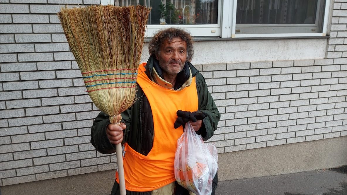 25 éve a szabadban él Sanyi, a rendmániás nyíregyházi hajléktalan ...