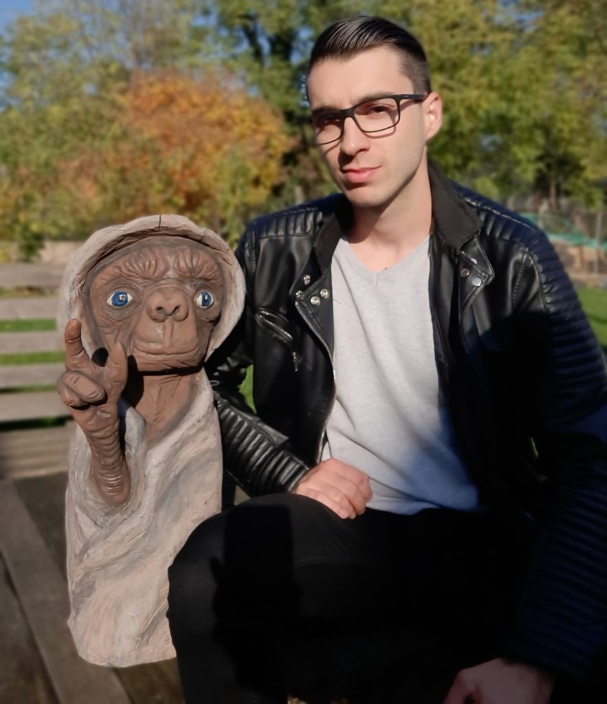 Mesevilágba röpít alkotásaival a láncfűrészes fafaragó | Sokszínű vidék