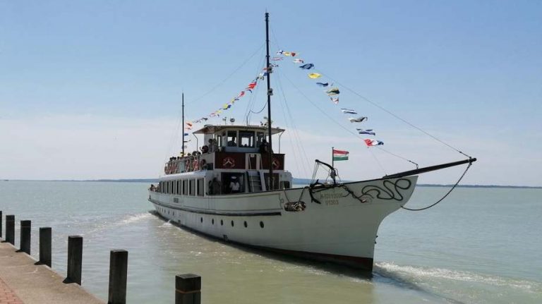 Tortával köszöntötték a 130 éves Helkát | Sokszínű vidék