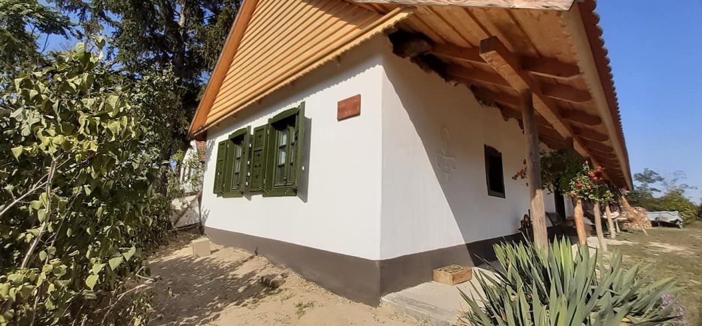 Nagy és speciális szakértelmet kíván a vályogház felújítása | Sokszínű ...