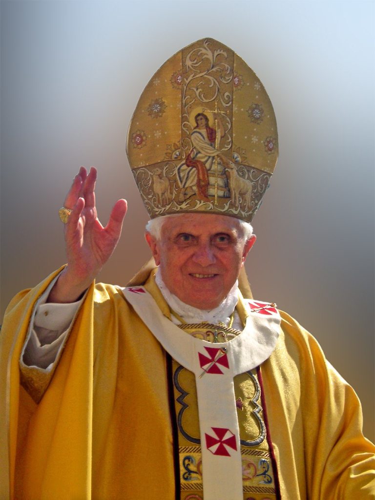 Elhunyt XVI. Benedek nyugalmazott pápa | Sokszínű vidék