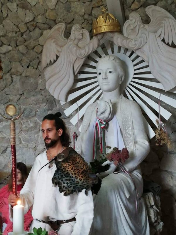 Mágiával segít az embereken a fiatal magyar táltos | Sokszínű vidék