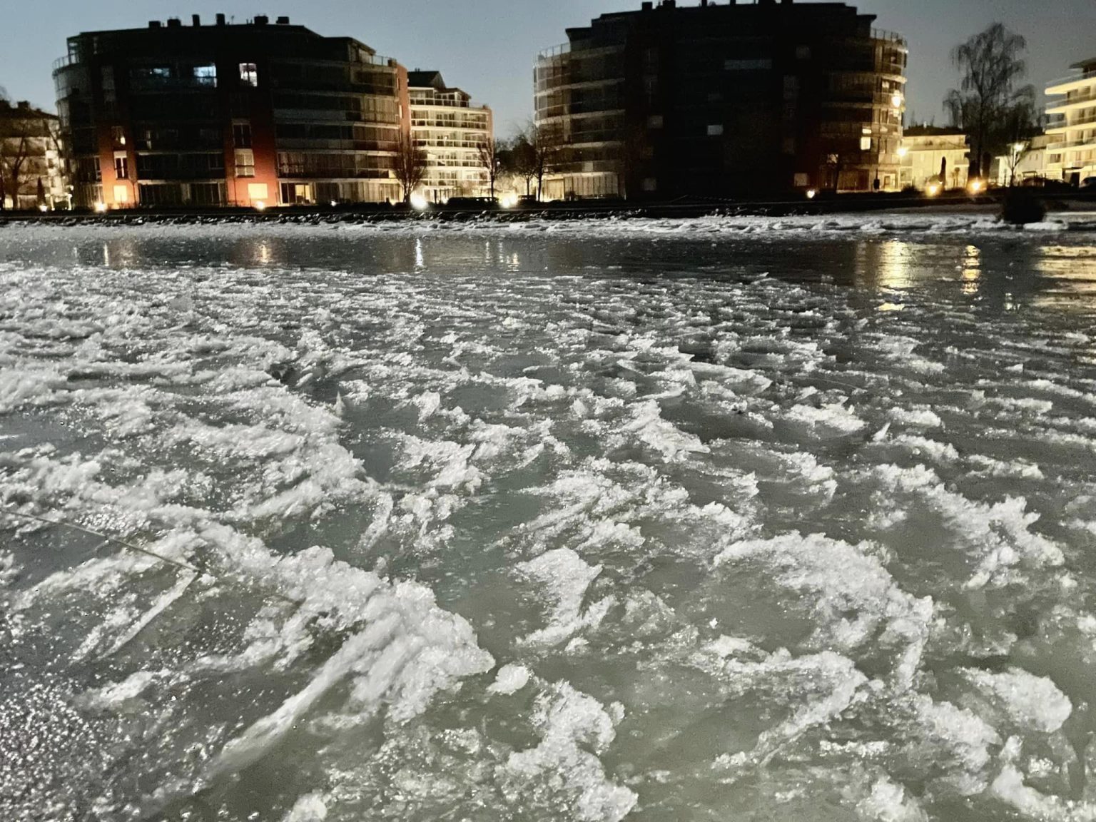 Dermesztően gyönyörű fotók a jeges Balatonról | Sokszínű vidék