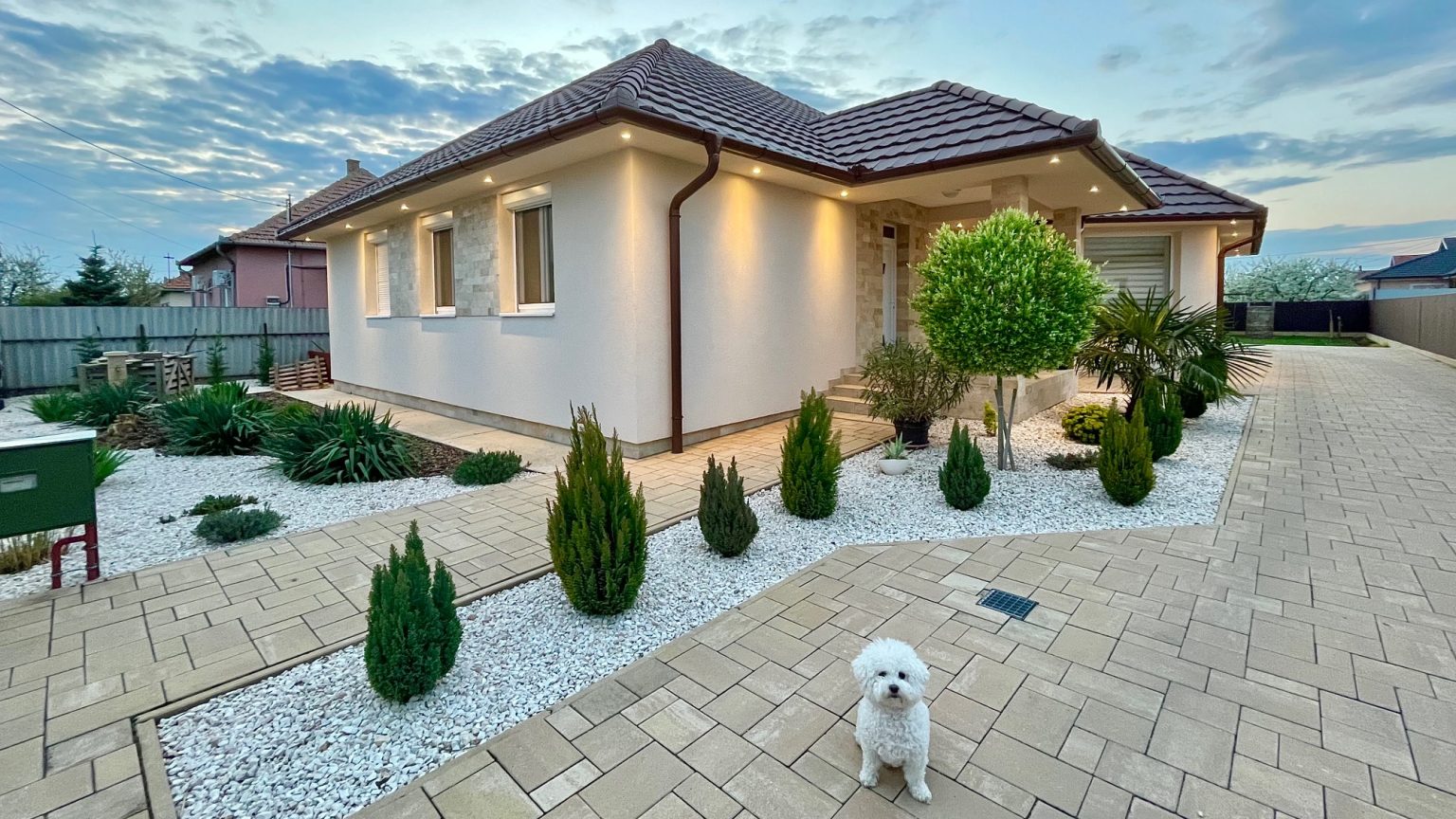 Luxusotthont varázsolt egy kockaházból a debreceni család | Sokszínű vidék