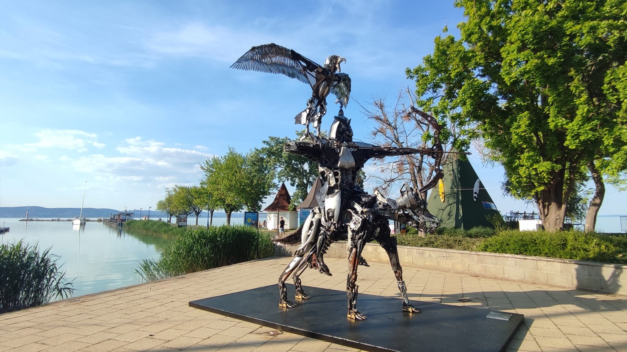 Balatonlelle új látványossága a fémhulladékból készült Dzsingisz kán szobor | Sokszínű vidék